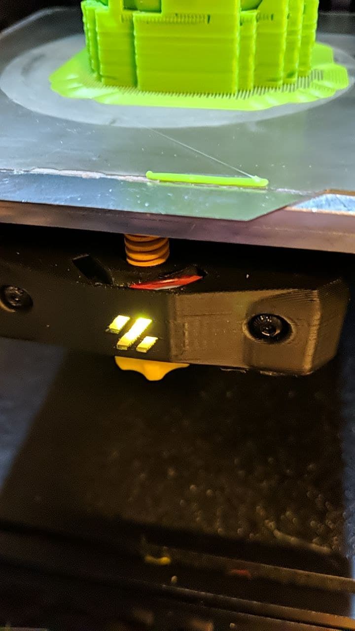 Voron Mods - V0 Neopixel Front Bed Mount by Andre