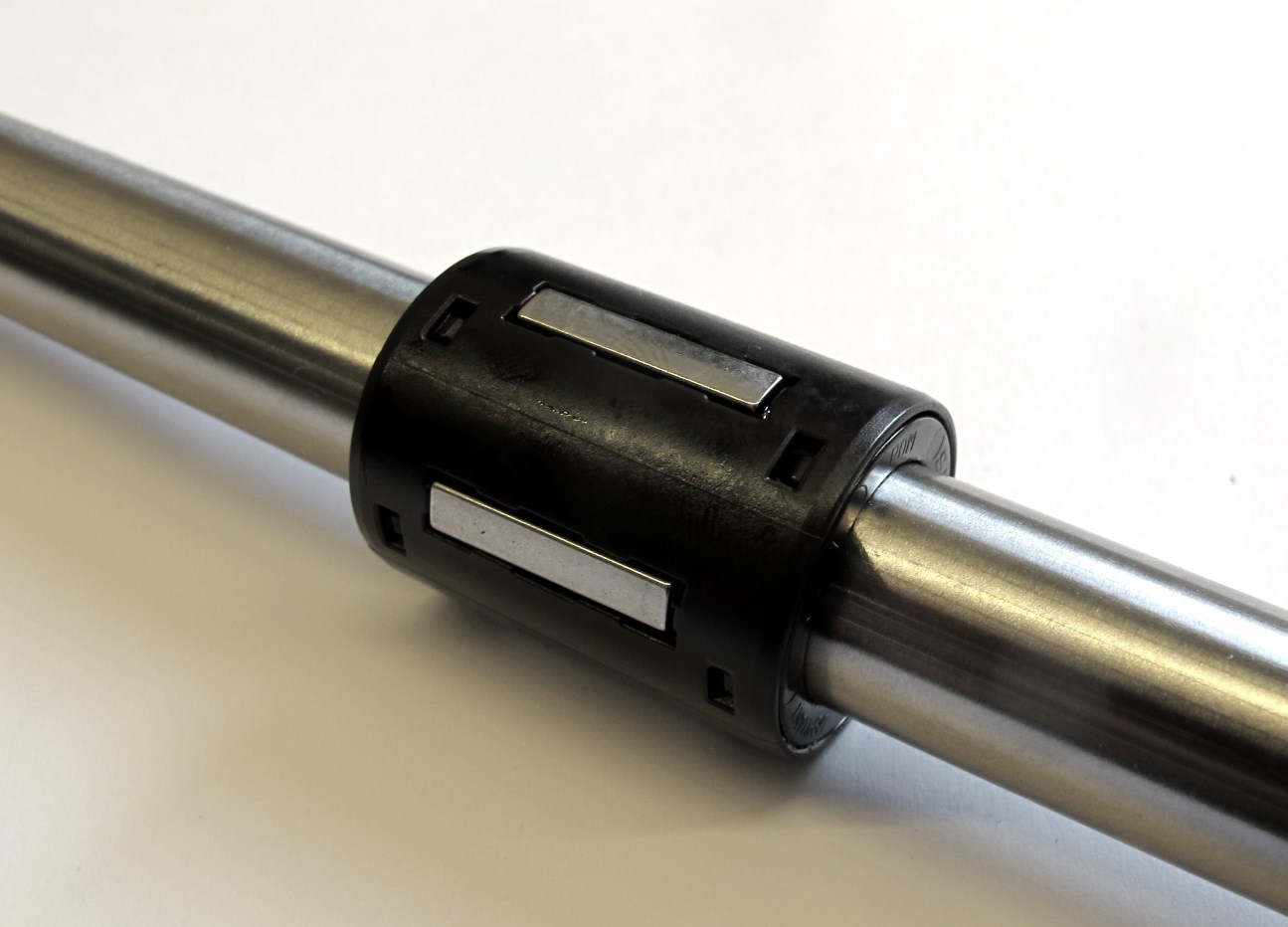 *Linear ball bearing and linear motion rod*